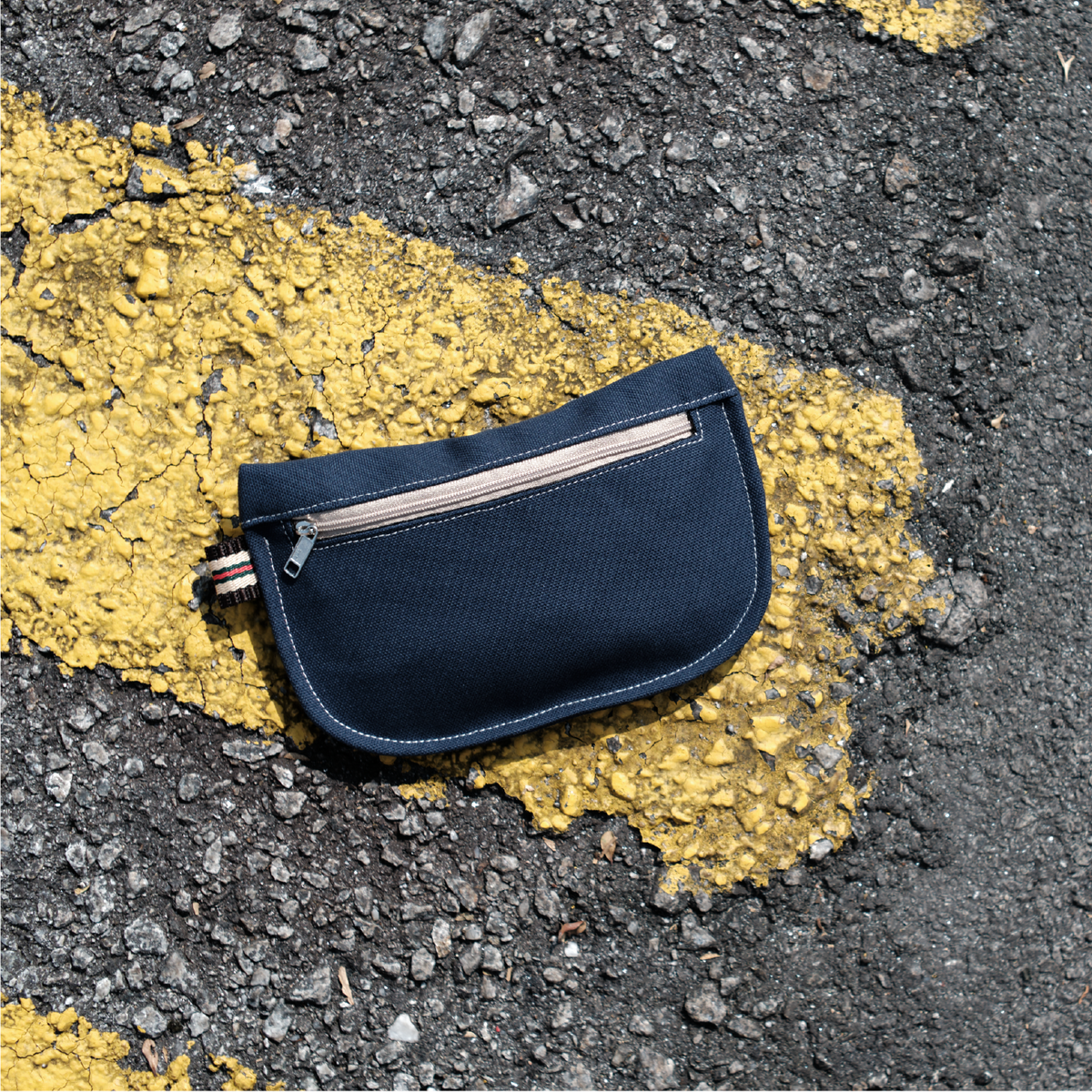 D-Pouch | One-Hand Carry Pouch – Christy Studio